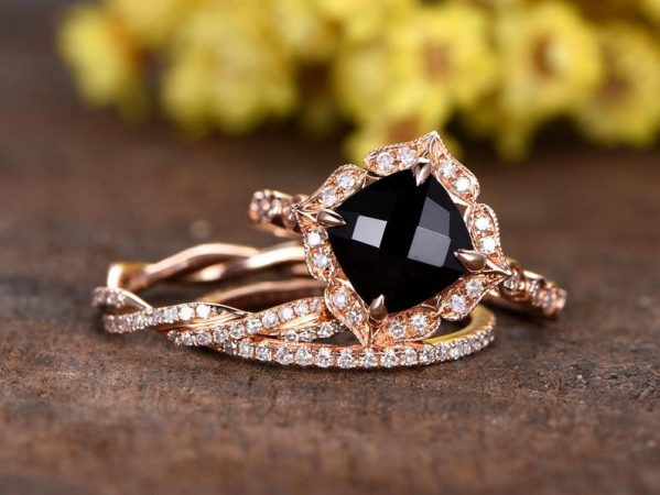 Black Spinel: The Ultimate Guide to Meaning, Properties, Uses - Gemstonist