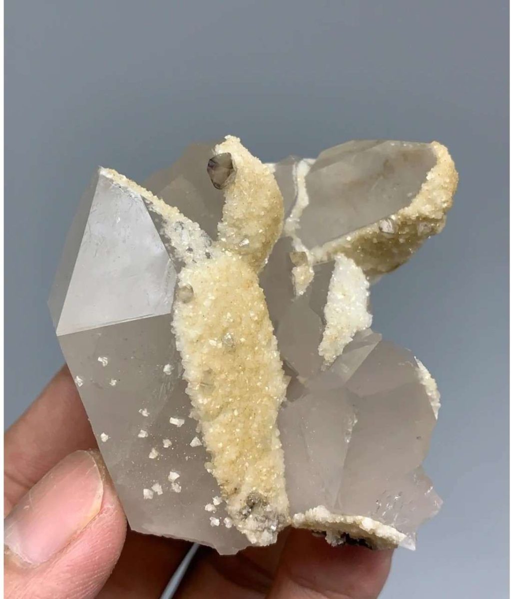 Clear Quartz: Meaning, Properties & Uses - Gemstonist